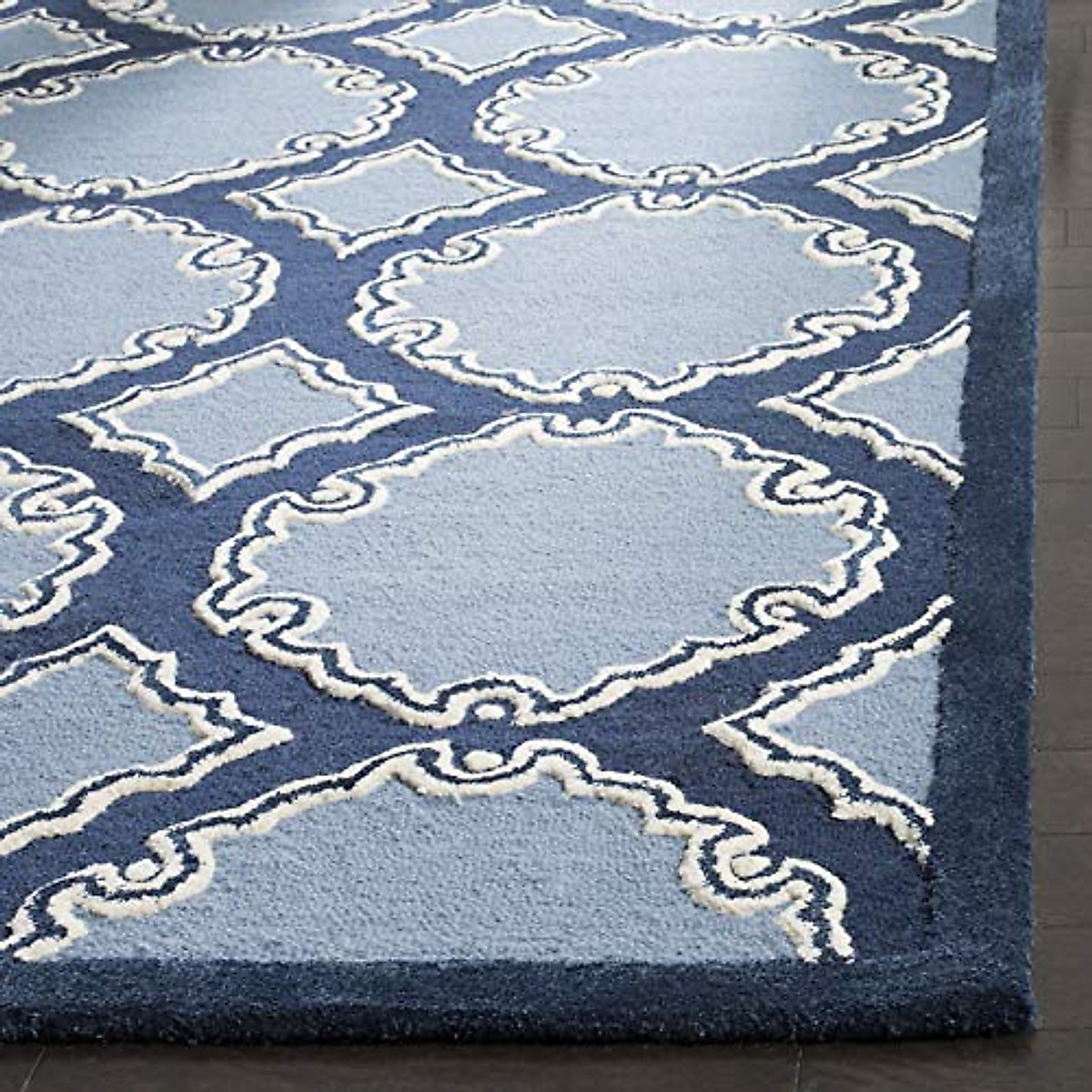 SAFAVIEH Bella Collection 8' x 10' Navy / Blue BEL139B Handmade Premium Wool Area Rug