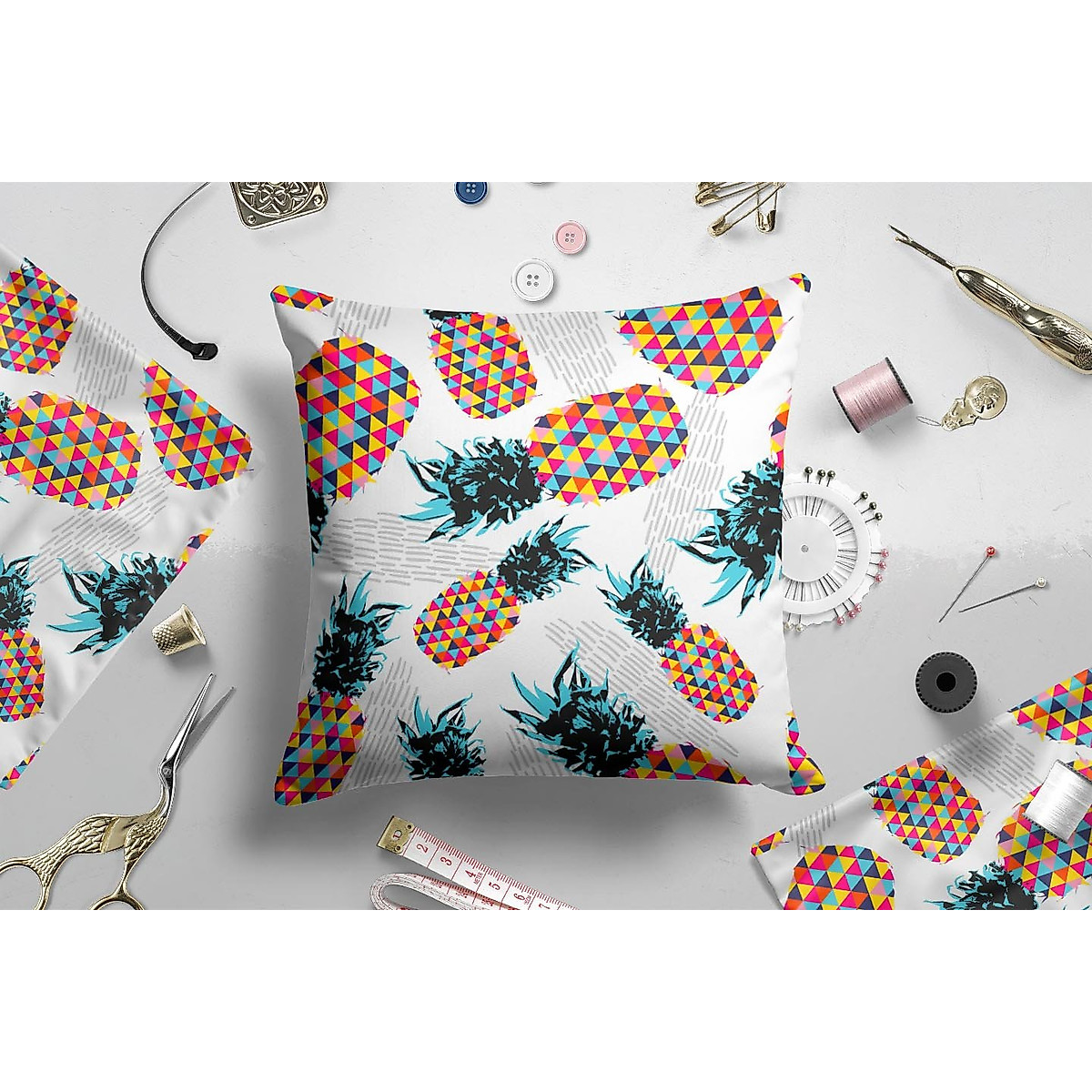 iiRov Summer Design Ink-Fuzed Decorative Throw Pillow - Retro Summer Pineapple v3