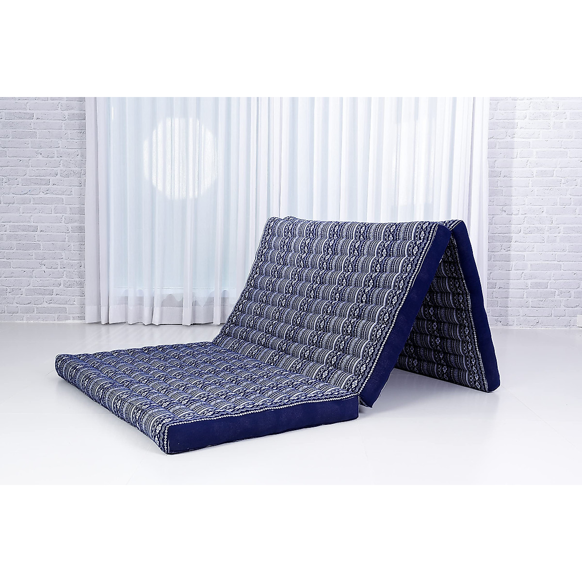 Leewadee Trifold Mattress XL – Comfortable Thai Massage Pad, Foldable Relaxation Floor Mattress Filled with Kapok, Perfect to Use as a Sleeping Mat 79 x 39 inches, Blue White