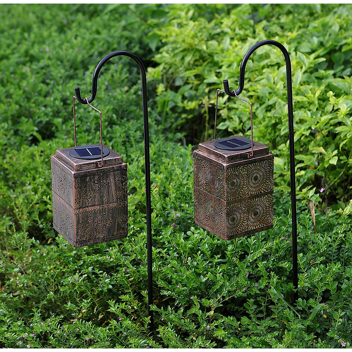 Outdoor Solar Lanterns Waterproof Hanging Solar Lights 2 Pack Outdoor Retro Metal Lamp with Handle for Terrace Backyard Porch Dining Table Passage Party Place Garden Decoration