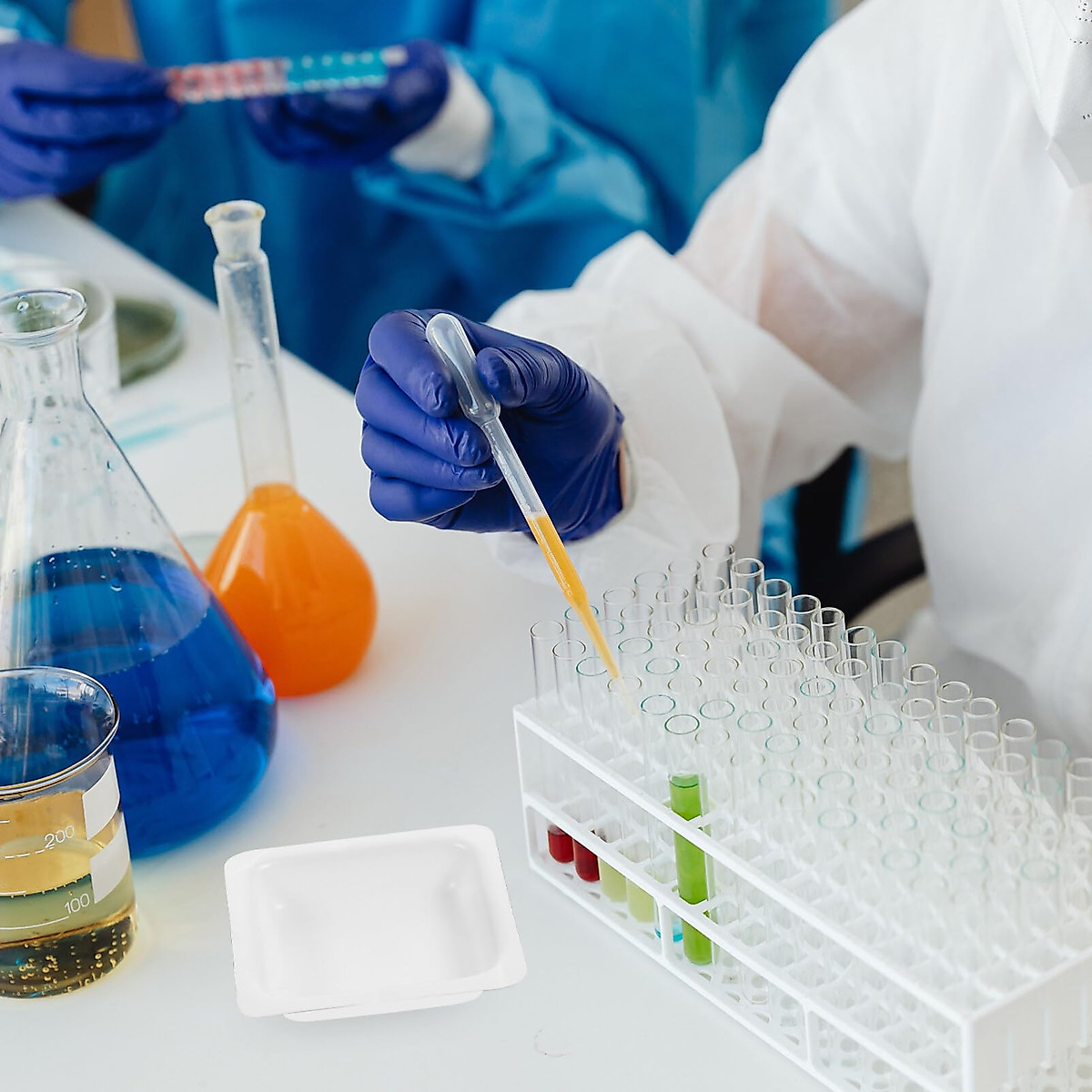 Baluue Weigh Boats - 20pcs Plastic Square Large Weigh Boats for Scale, Anti-Static Weighing Dishes for Powders Liquids, Lab Boat Dish Container Lab Mixing Pan for Measuring