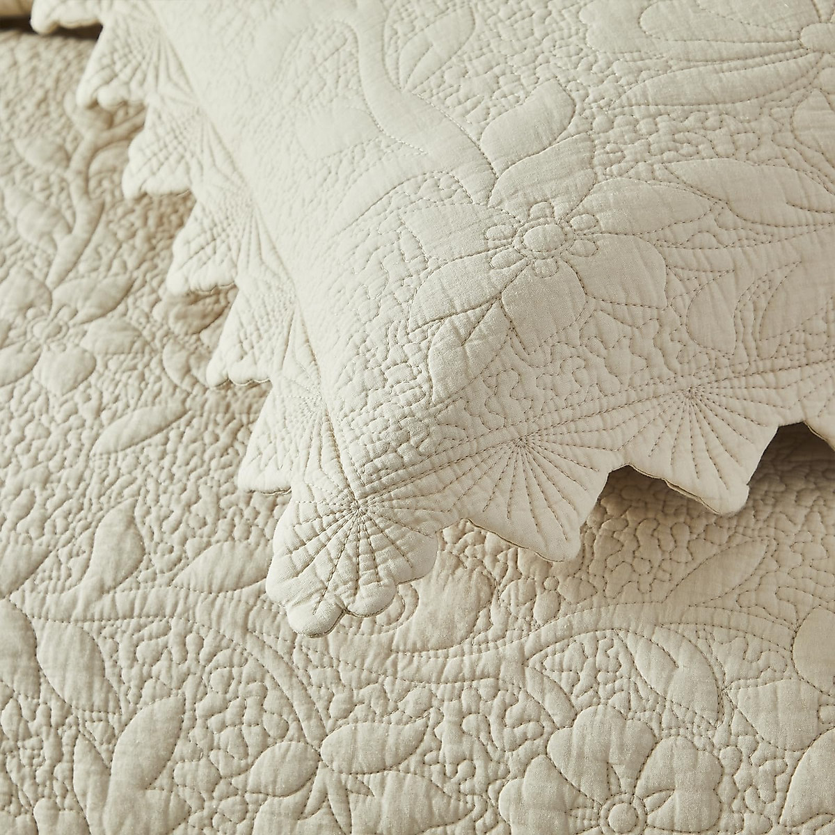 Brandream Beige Quilts Queen King Size Cotton Farmhouse Matelasse Coverlet Scalloped Edge Bedspreads Luxury Quilt Bedding Set 3-Piece 98x106