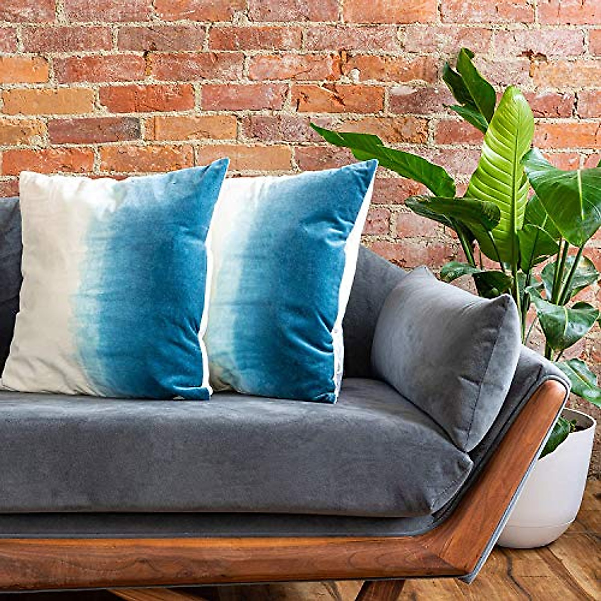 Refinery29 | Ombré Collection | Luxury Decorative Textured Throw Pillows, Ultra Soft with Stylish Modern Chic Design for Home Décor (Pillow, Blue), 18 x 18