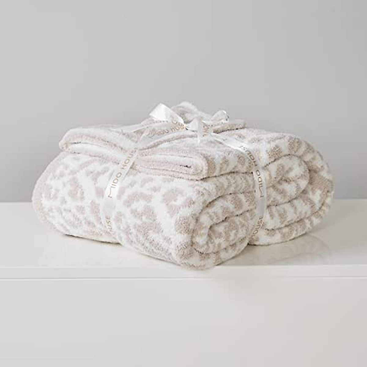 MIDO HOUSE Microfiber Throw Blanket for Couch Chic Leopard Bed Throws Fuzzy Warm Cheetah Blanket Reversible Beige Throw Blankets for Home Decor 52 x 63 inch