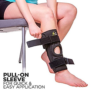 BraceAbility Patella Stabilizing Chondromalacia Knee Brace - Patellofemoral Pain Syndrome U-Shaped Stabilizer Supports Sides of Kneecap for Patellar Tendonitis, Knocked Knees, Bow Legs Treatment (M)