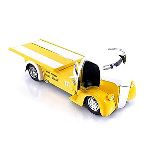 M&M's 1:24 1947 Ford COE Flatbed Die-cast Car & 2.75" Yellow Figure, Toys for Kids and Adults