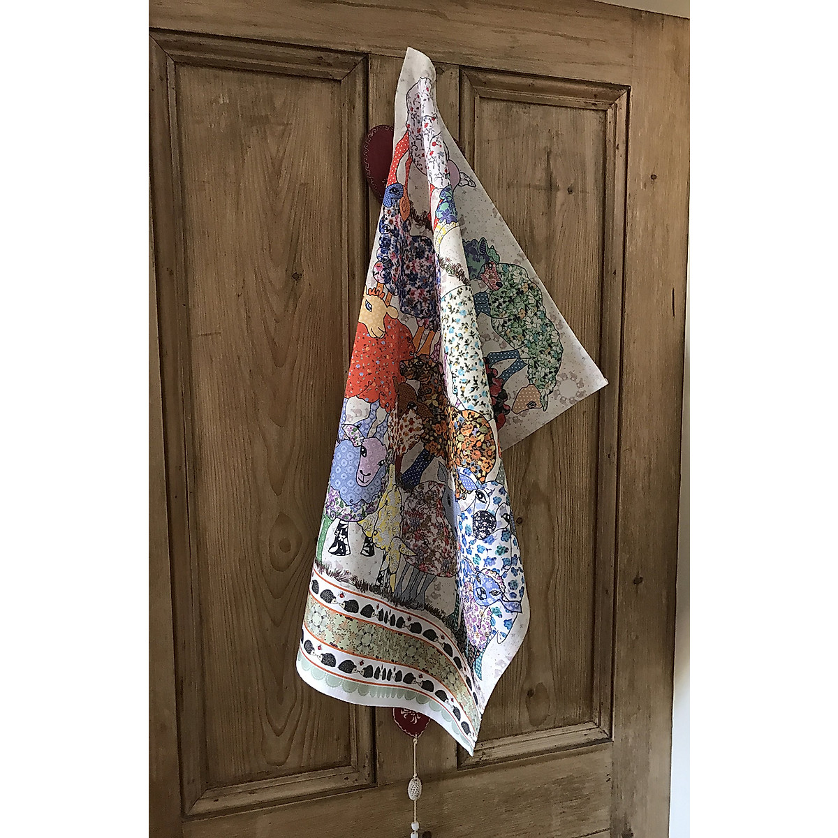 MollyMac | Sheep DISHTOWEL | Decorative Bar Towel | Soft Absorbent Dish Cloth | Kitchen Decor | Gift for Dinner Party Birthday New Home | Made in UK | 28”x18” 100% Cotton Tea Towel