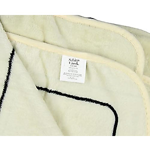 CultureFly Schitt's Creek Rose Apothecary Super Plush Fleece Throw Blanket, Mulitcolored