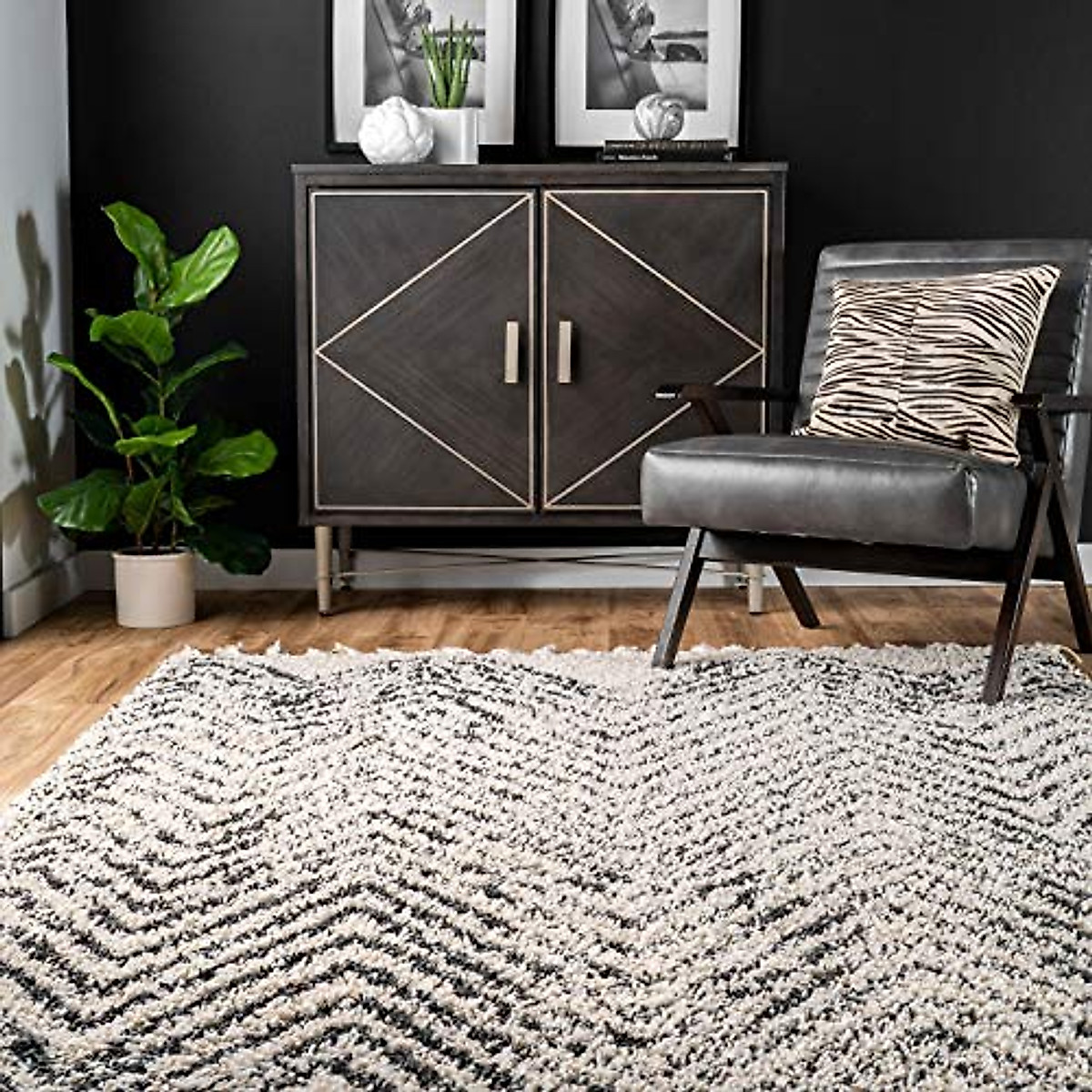 nuLOOM Amanda Moroccan Chevron Tassel Shag Area Rug, 5' Round, Off-white