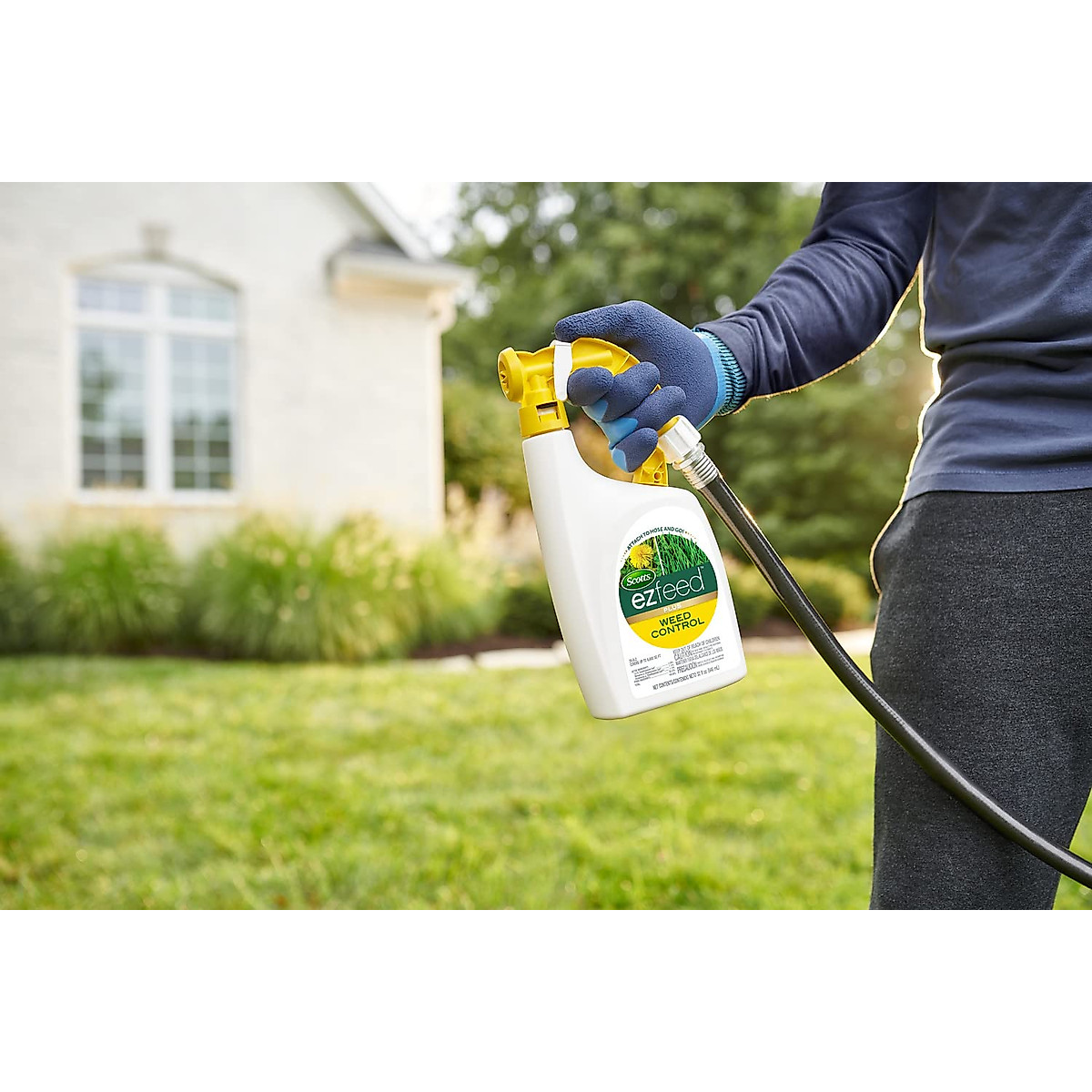 Scotts EZ Feed Plus Weed Control: Use on Northern and Southern Lawns, Fertilizes, Kills Clover, Dandelion, Ground Ivy, 32 oz.