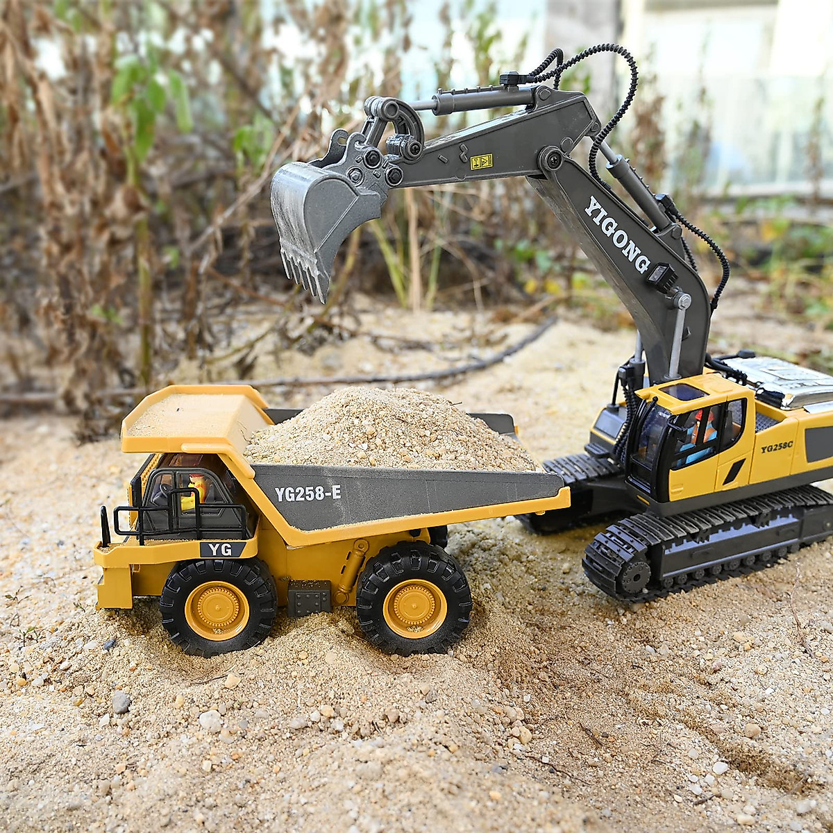 KidsFaves Remote Control Dump Truck Toys 9 Channel 2 Batteries RC Construction Toy Vehicles with Metal Bed Lights/Sounds, Birthday Gifts for Boys Age 3+