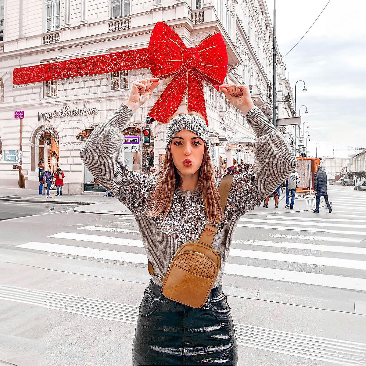 XZQTIVE Small Sling Bag for Women Fashion Crossbody Bag for Women Leather Crossbody Purse Fanny Pack Chest Bag for Travel, Brown