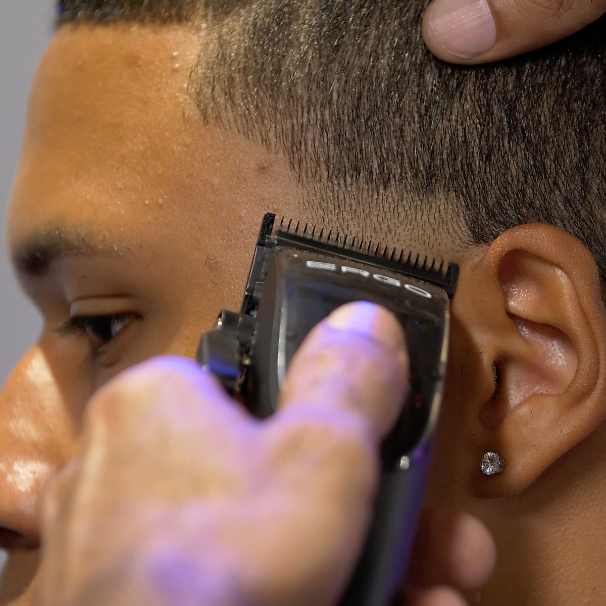 StyleCraft Ergo Professional Microchipped Magnetic Clipper with 5 Guards, Charging Stand, and 3 Customizable Colored Lids (Black, Pink, Blue)