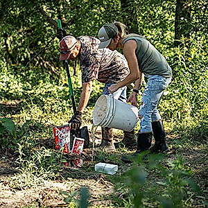 EVOLVED HABITATS Deer Cane Block Mineral Deer Attractant - Fast & Easy to Use All Year-Round Concentrated Mineral Food Supplement for Deer