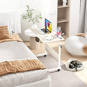 soges Mobile Side Table 31.5 '' End Table Sofa Table with Slot & Wheels Computer Desk Adjustable Movable Laptop Computer Stand Office Side Table,White Maple