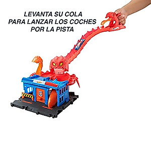 Hot Wheels Toy Car Track Set City Scorpion Flex Attack & 1:64 Scale Car, Bendable Tail Extends 2.5 Ft., Connects to Other Sets
