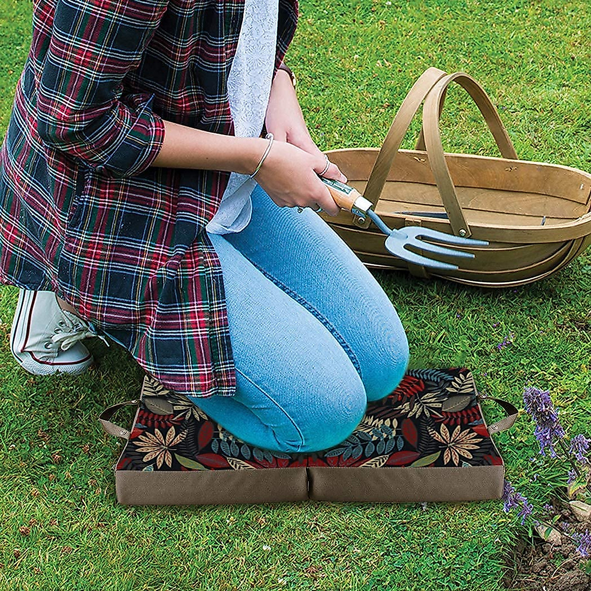 Qavctw Thick Kneeling Pads Memory Foam Garden Kneeling Pad Comfortable Knee Pad Cushion for Gardening Work Yoga Exercise Baby Bath 23.6 x 13.5 x 2 Inch