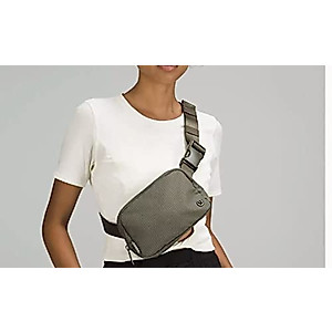 LULULEMON Everywhere Belt Bag 1 Litre (Carob Brown/Black)