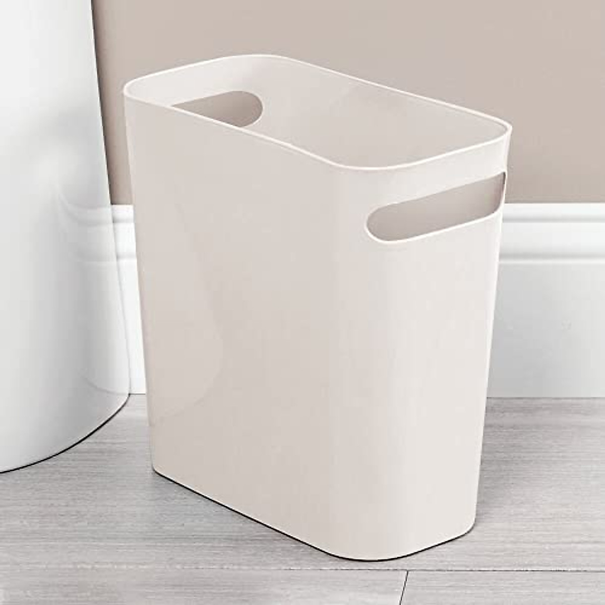 mDesign Slim 5.7 Litre Waste Bin - Waste Paper Bin with Integrated Plastic Carry Handles - Compact Waste Bin for Bathroom, Kitchen or Office - Cream
