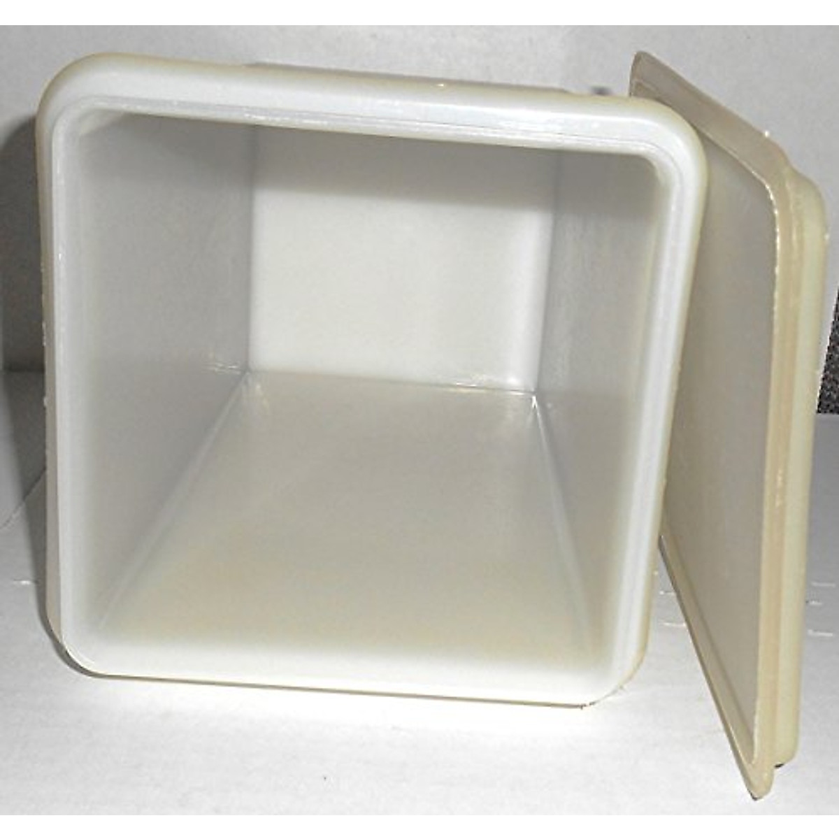 Tupperware Saltine Saver Container Sheer