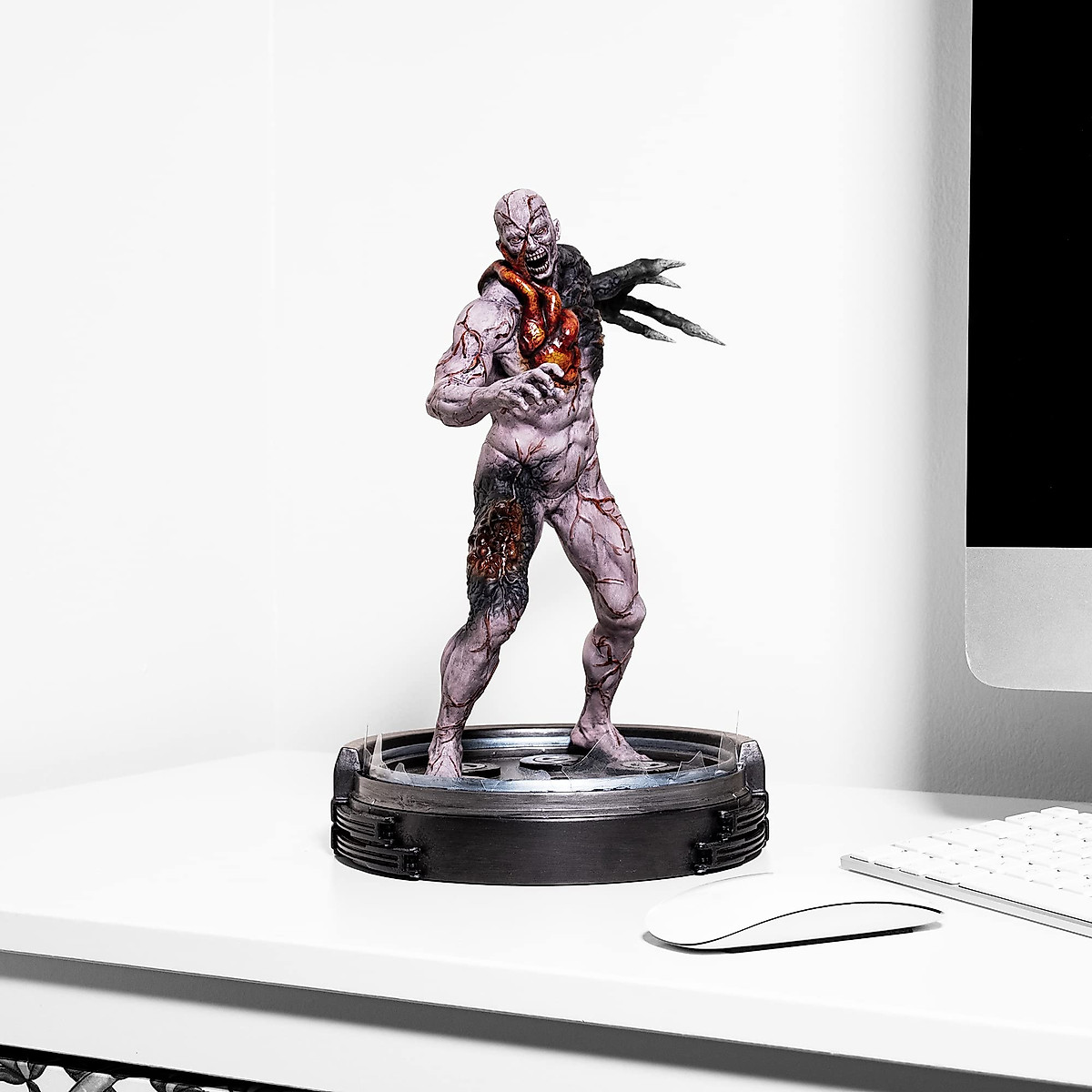Numskull Resident Evil Tyrant T-002 Figure 9'' 23cm Limited Edition Collectible Replica Statue - Official Resident Evil Merchandise - Horror Video Game Figurine