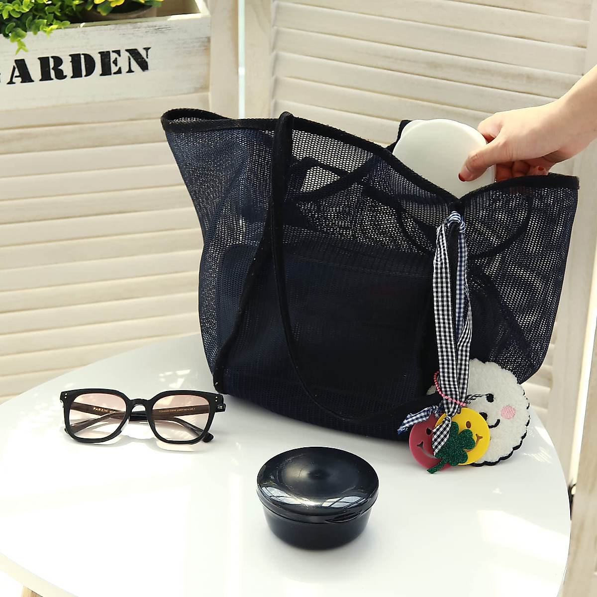 TITATI Soap Holder Travel Case Round Soap Dishes Shampoo Bar Container for Bar Soap, Soap Box for Travel Shower Gym Bathroom (Black + White)