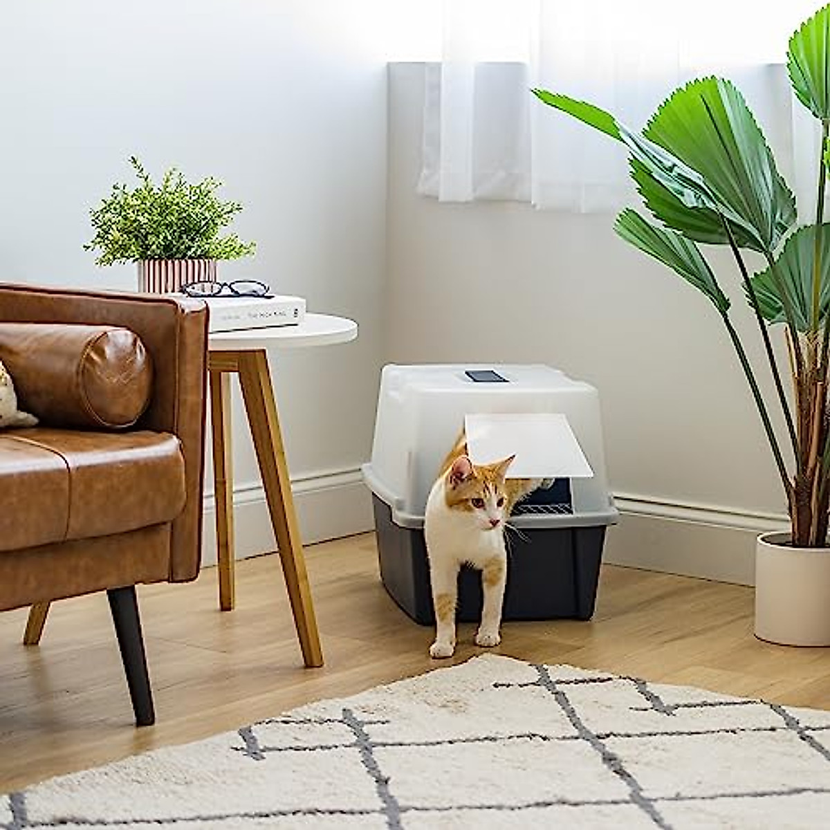 IRIS USA Large Hooded Cat Litter Box with Front Door Flap and Scoop, Enclosed Kitty Litter Tray with Entry Gate for Privacy and Keeping Litter Inside, Navy