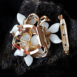 Merdia Brooch Pin for Women Stylish Flowers Brooch with Created Crystal 17.6g | Brooches and Pins for Women | Flower Brooch | Flower Pins | Brooch for Women | Brooch Pins | Elegant Pins