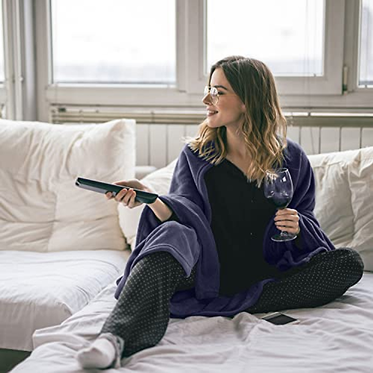 Martex Fleece Blanket Queen Size - Fleece Bed Blanket - All Season Warm Lightweight Super Soft Anti Static Throw Blanket - Navy Blanket - Hotel Quality- Blanket For Couch (90x90 Inches, Navy)