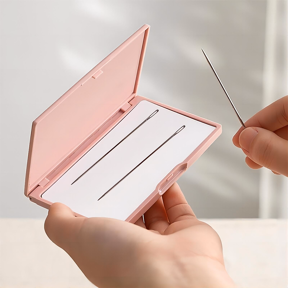 MovFlax Magnetic Needle Case Needle Holder, Portable Embroidery Pin Storage Box, Magnetic Sewing Needle Minder, Cross Stitch Knitting Pin Organizer Container Tool (Pink) ﻿