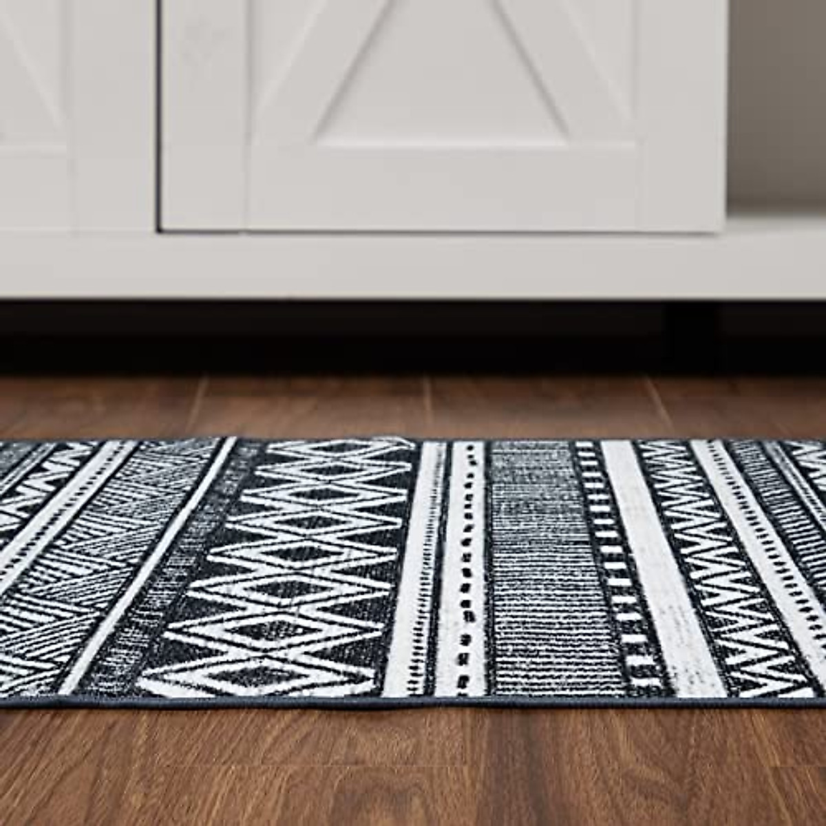 COZYLOOM Vintage Rug 5x7 ft, Boho Moroccan Geometric Area Rug Soft Chenille Indoor Floor Cover Chic Non-Shedding Living Room Bedroom Area Rug Anti-Slip Lightweight Throw Carpet Home Decor, Black