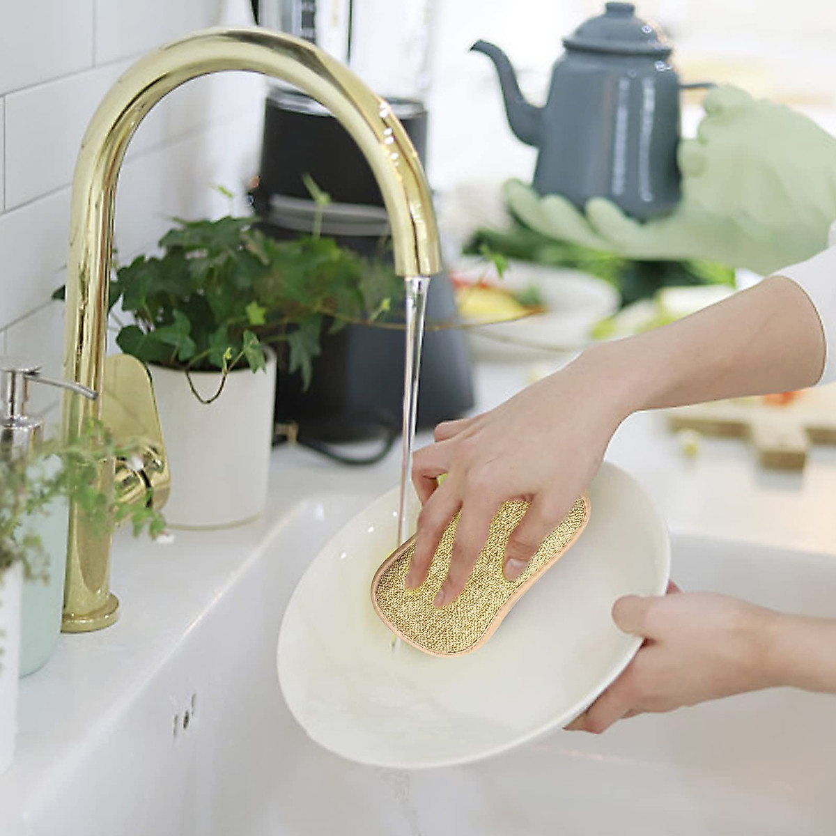 DEFUTAY Kitchen Scrub Sponge, Heavy Duty Scouring Pads, Washing Up Cleaner,Household Cleaning Wash Cloth with Adhesive Hooks (6PC, Brown)