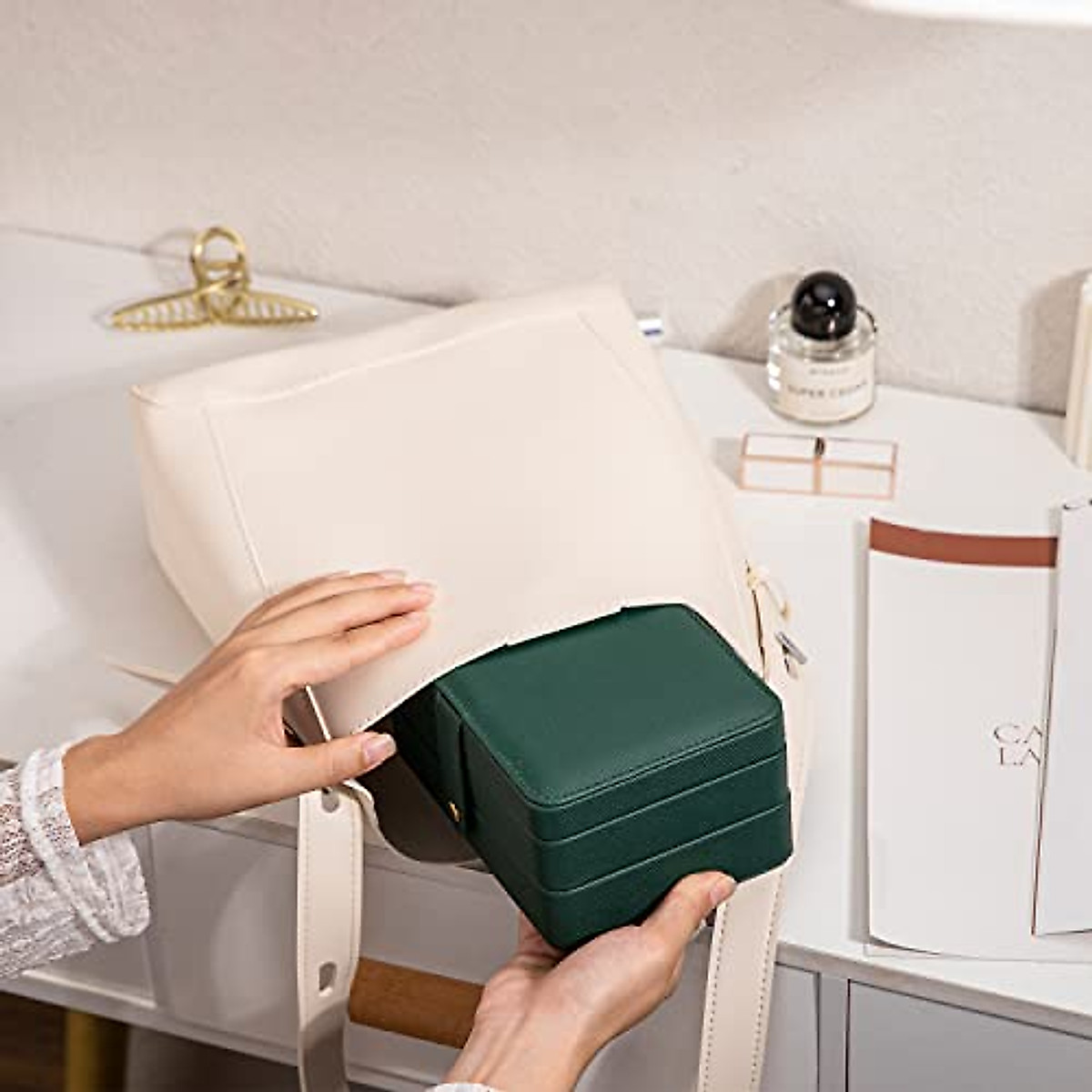 BUTI4WLD Travel Jewelry Organizer, PU Leather Small Jewelry Organizer for Women Girls, 2 Layers Portable Travel Jewelry Case for Stud Earrings, Rings, Necklaces, Bracelets (Green+Small)