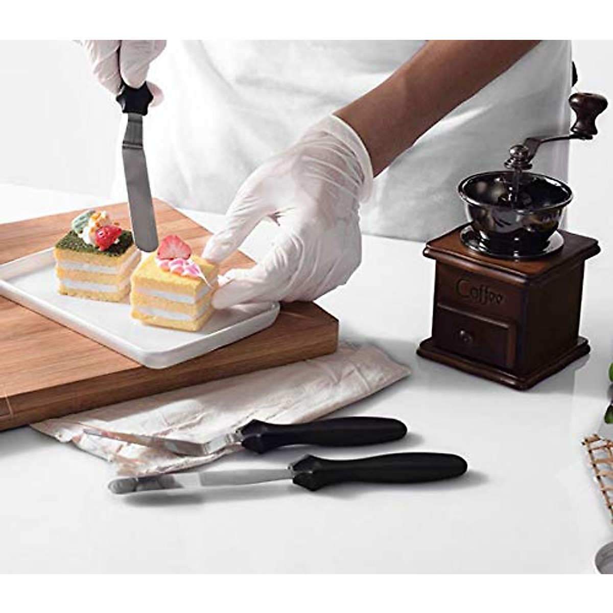 Naranqa Professional Offset Spatula Set with Plastic Handle - 3-Piece Stainless Steel Icing Spatula Variety Set & Cake Decorating Tools, Flexible Resistant Blades, 2 Angled and 1 Straight