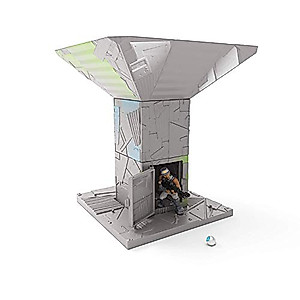 FORTNITE Battle Royale Collection: Port-A-Fort Playset & Infiltrator Figure