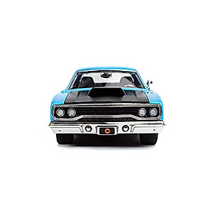 Jada 1:24 Diecast 1970 Plymouth Roadrunner with Wile E Coyote Figure