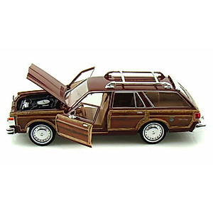 1979 Chrysler Lebaron Town & Country Wagon, Red with Woodie Siding Motormax 73331 - 1/24 Scale Diecast Model Car