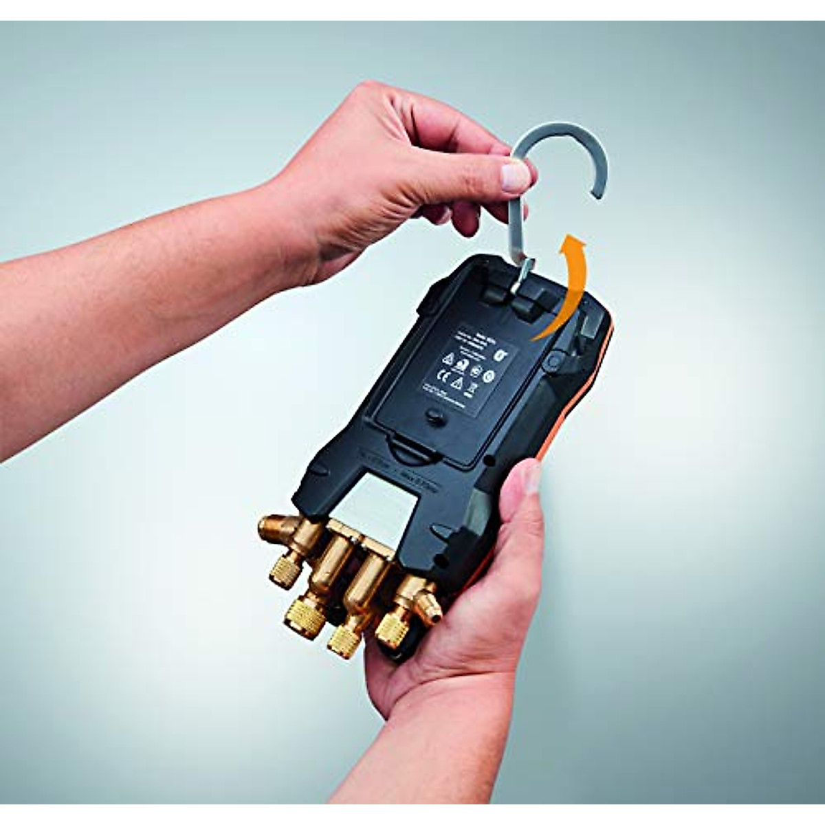 Testo 557s Kit I App Operated Digital Manifold, 2 x testo 115i Pipe Clamp Thermometer, 1 x testo 552i Micron Gauge, 4 x Hoses I for HVAC Systems – with Bluetooth