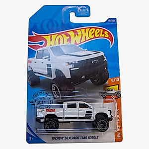 30 Hot Wheels Cars Mixed Lot