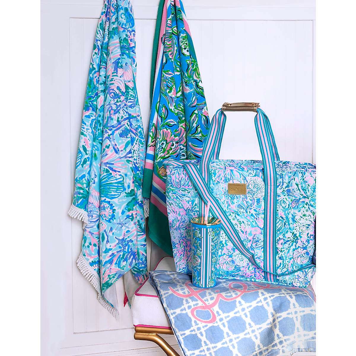 Lilly Pulitzer Picnic and Beach Cooler, Insulated Cooler Bag with Adjustable Shoulder Strap and Zippered Top, Large Soft Cooler for Groceries or Travel, Soleil It On Me