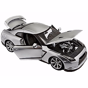 2009 GT-R R35 Silver 1/18 Diecast Model Car by Bburago 12079s