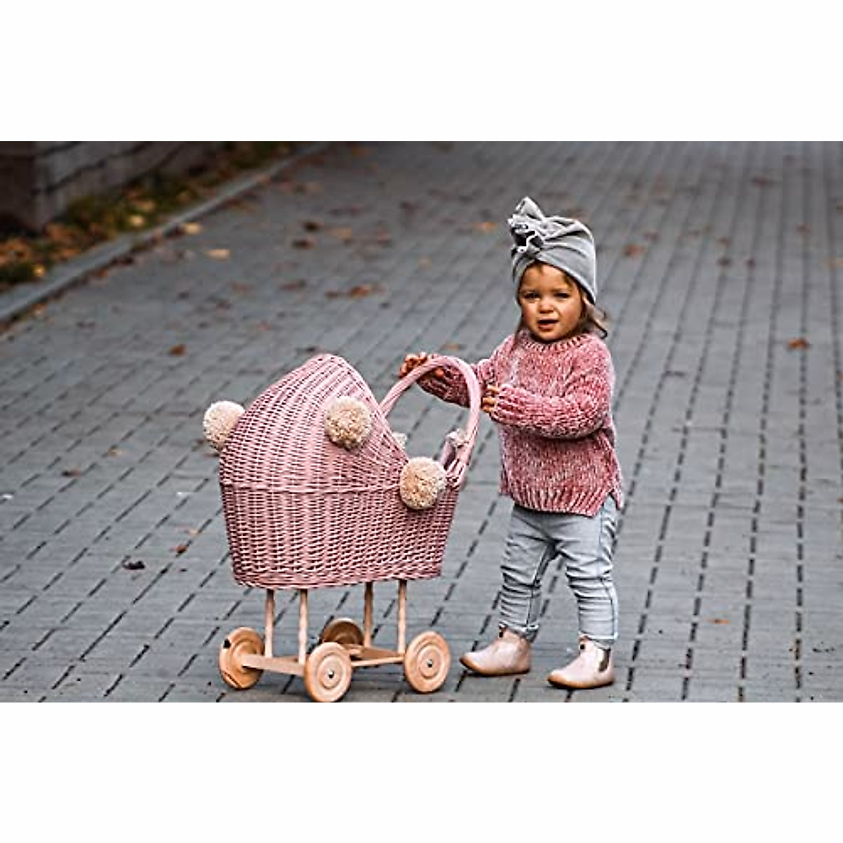 CACKOO Handmade Wicker Pram For Dolls With Cotton Bedding Sheets And Handmade Pom-Poms Ideal As Birthday Gift Natural Pink