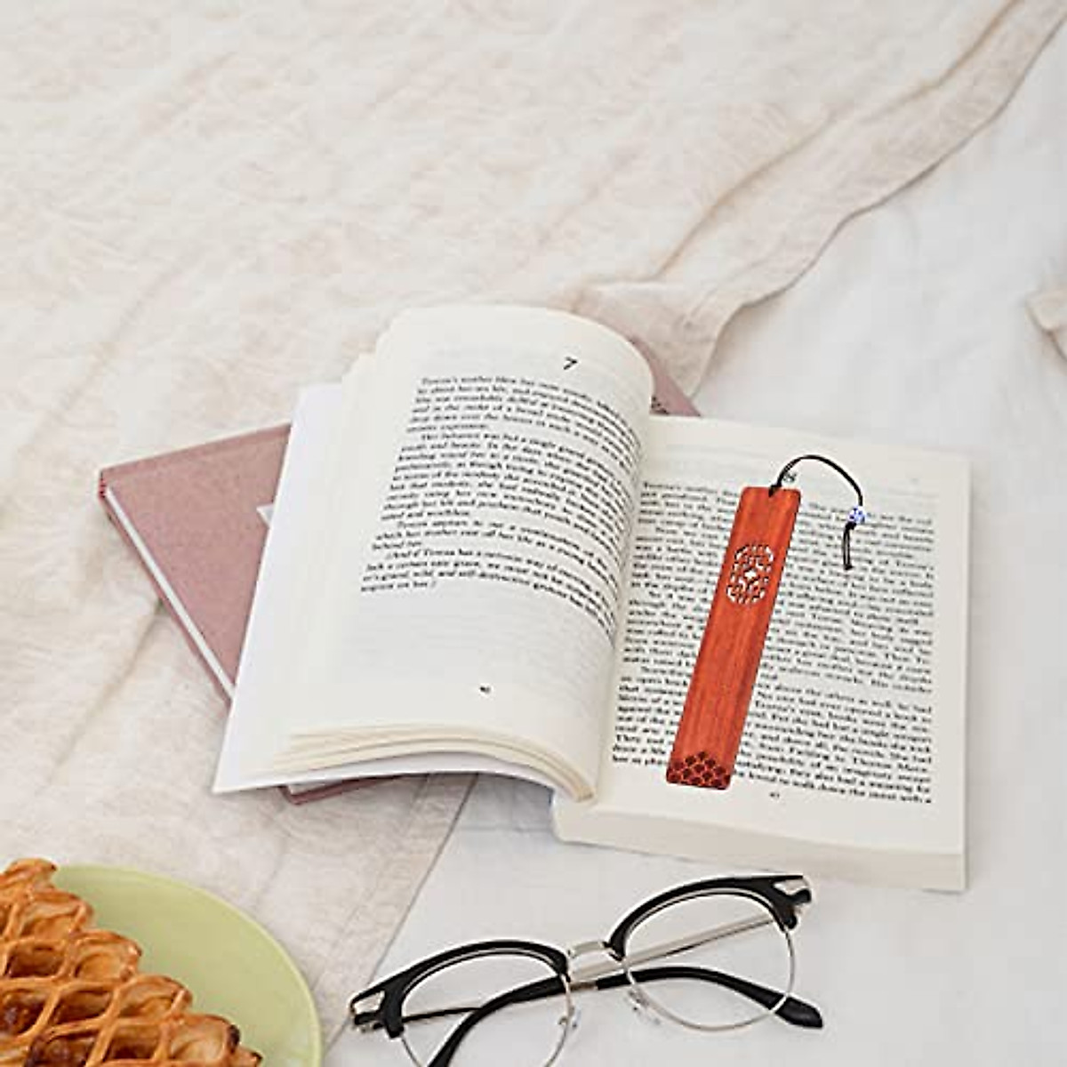 4Pcs Wood Bookmark, Carving Bookmarks for Men Handmade Wooden Bookmarks Box Set Natural Wooden Hollow Out Bookmarks Chinese Style Bookmarks for Graduation Teachers Appreciation Book Lovers Gifts