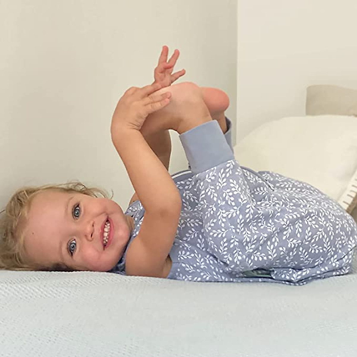 molis & co. Toddler Sleep Sack with Feet, 18-24 Months. 0.5 TOG Lightweight Baby Sleeping Bag with Legs. Unisex Leafprint. Cotton Toddler Wearable Blanket