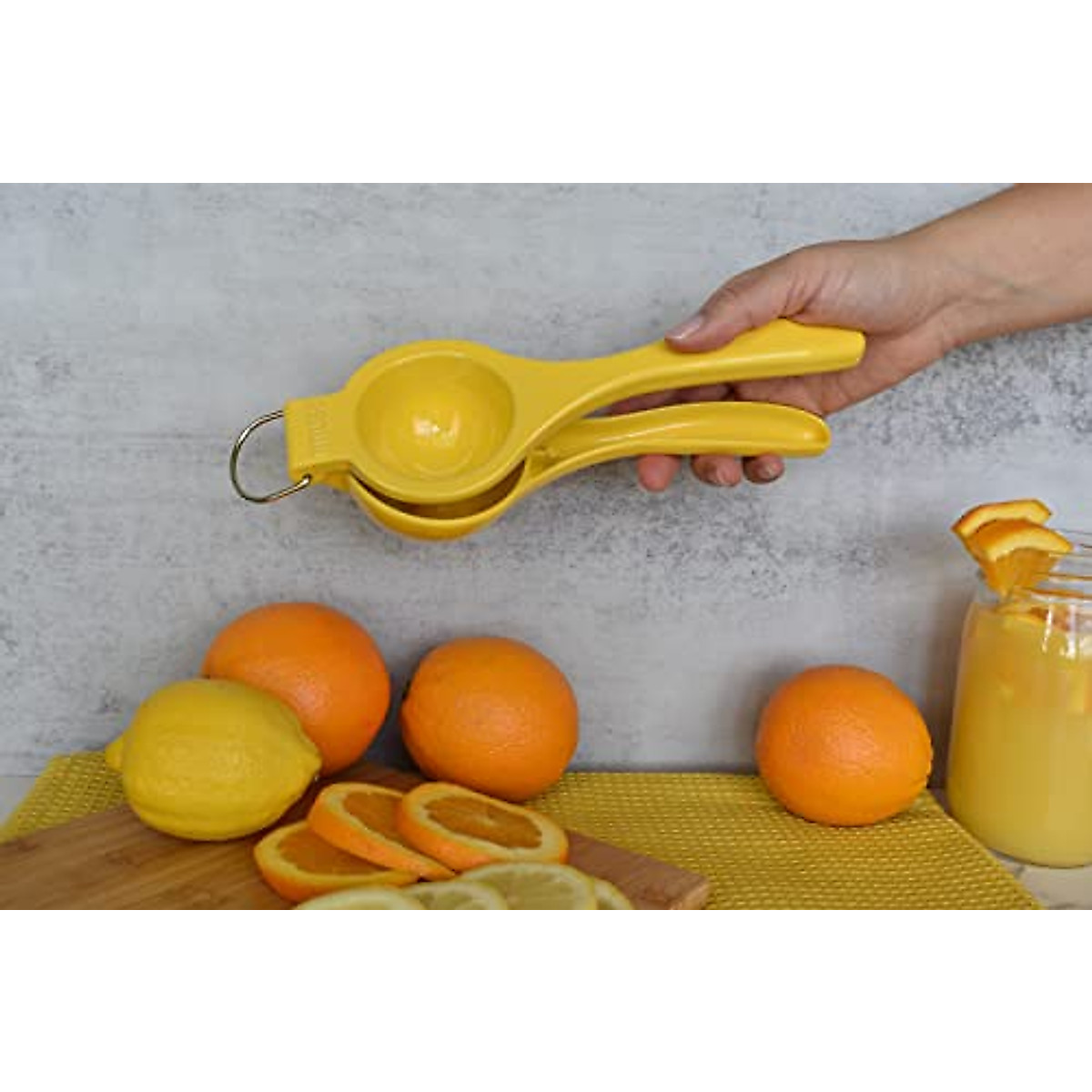 IMUSA USA VICTORIA-70007 Lemon Squeezer, Yellow