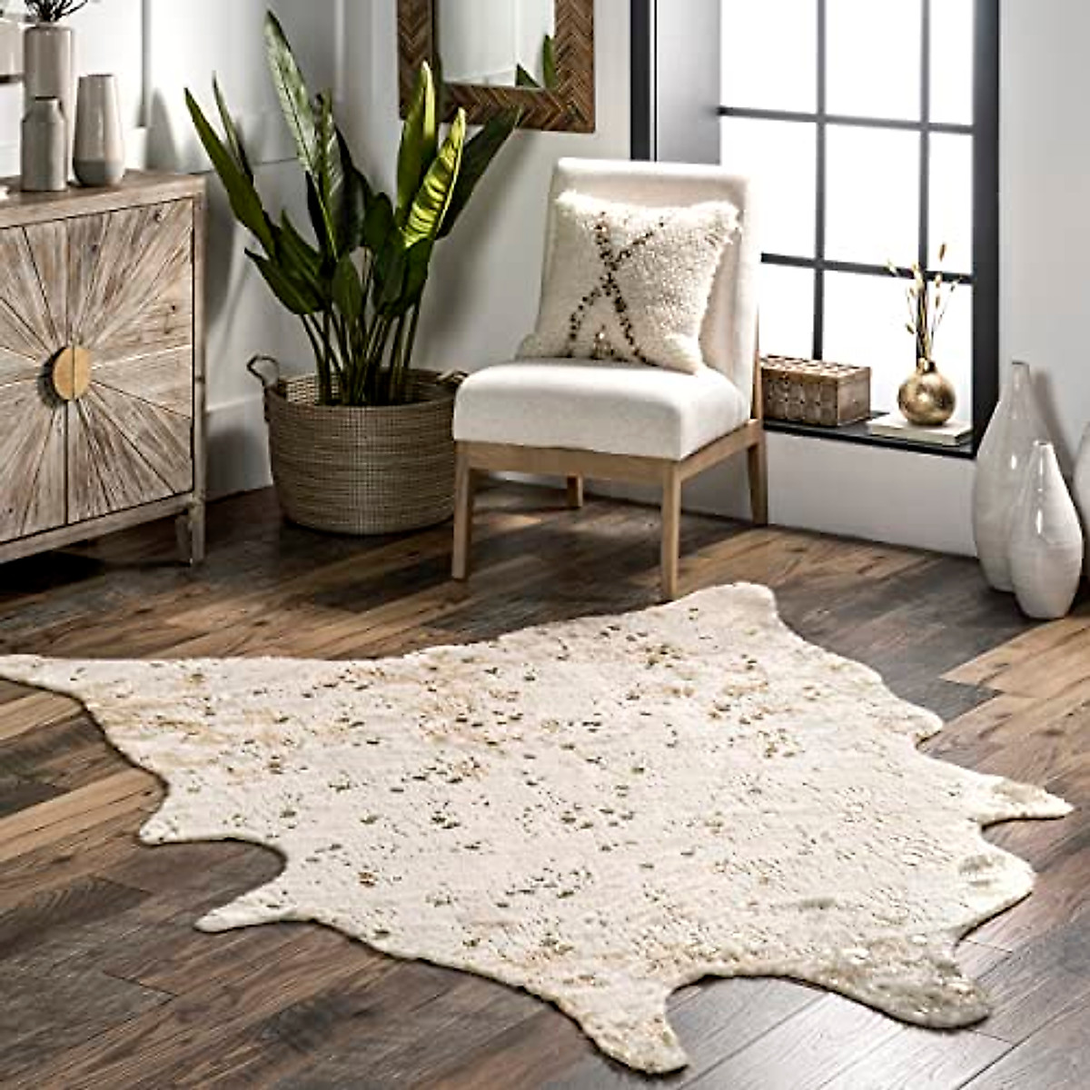 NuLOOM Iraida Contemporary Faux Cowhide Area Rug, 3' 10" x 5', Off-white