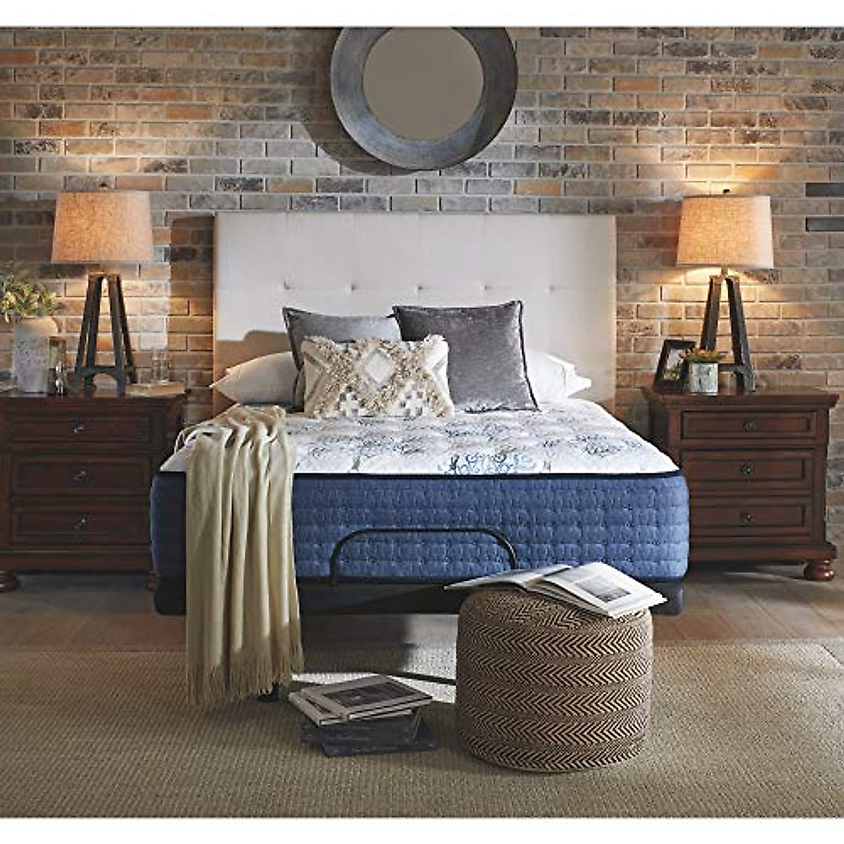 Signature Design by Ashley Mt Dana 15 Inch Plush Hybrid Mattress, CertiPUR-US Certified Foam, Queen