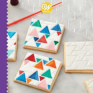 Wilton Decorator Preferred Yellow Fondant, 24 oz. Fondant Icing