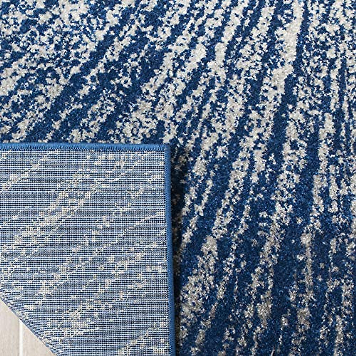 SAFAVIEH Evoke Collection 6'7" Round Navy/Ivory EVK228N Abstract Burst Non-Shedding Dining Room Entryway Foyer Living Room Bedroom Area Rug