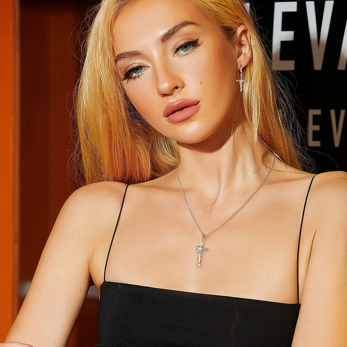 Lourny Silver Cross Necklace for Women, Cross Pendant Necklace with Cubic Zirconia for Mother Dainty Gift (Daffodils)